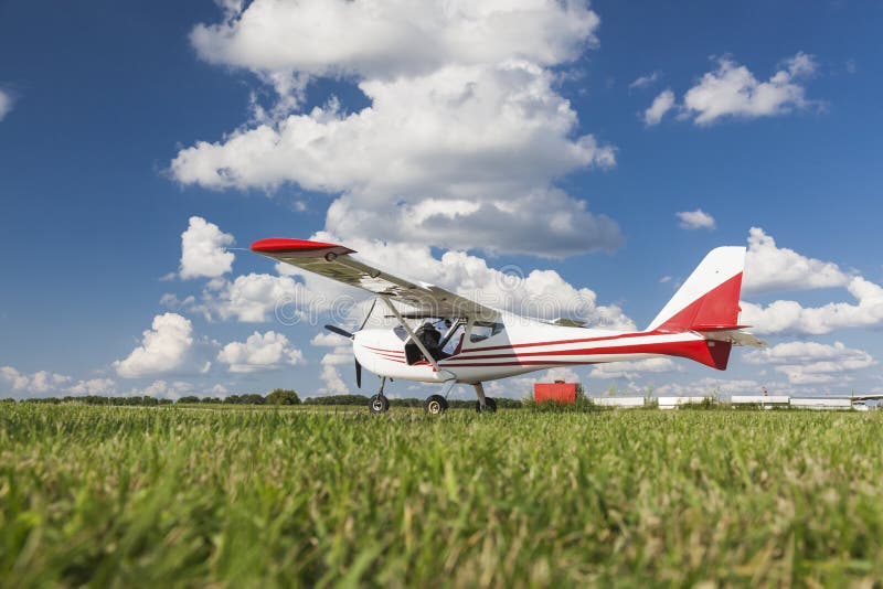White Two-seater Mini Plane Stock Image - Image of grass, taking: 33188589