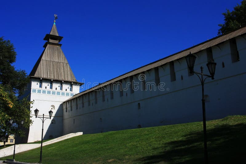 White Walls and Tower of the Astrakhan Kremlin Editorial Photography ...
