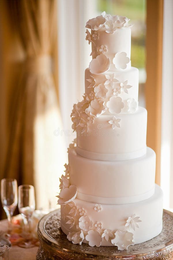 Wedding cake stock photo. Image of elegant, icing, garnished - 15101438
