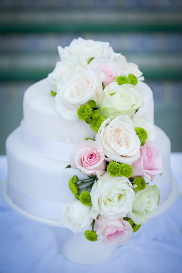 White Wedding Cake with Real Roses Stock Image - Image of beauty, food ...
