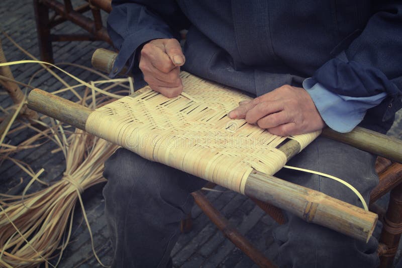 Wickerwork arkivfoto. Bild av orienterad, askfat, korgarbete - 62285788