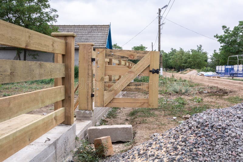 Wicket Fence in the Style of a Ranch Stock Photo - Image of field ...