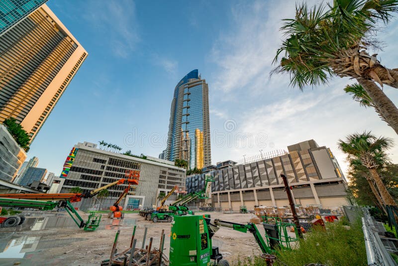 Wide Angle Photo Paramount Miami Worldcenter Tower and Construction ...