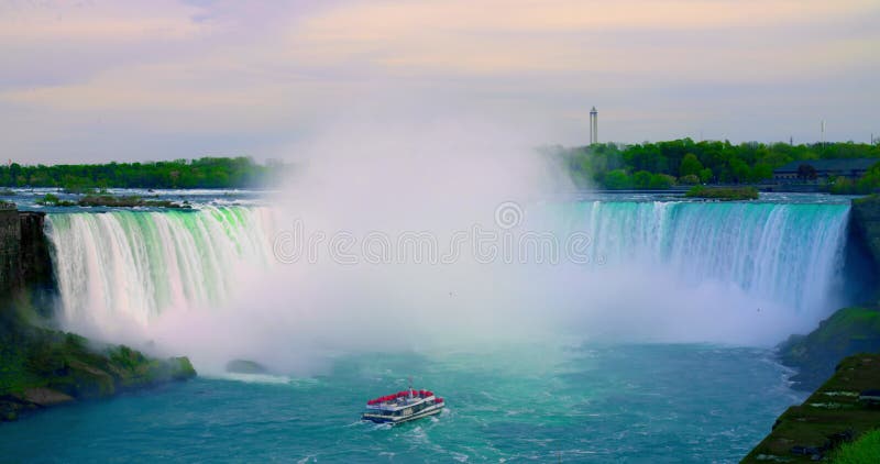 Wide View of Horseshoe Falls Crest with Boat Navigating Mist Plume ...