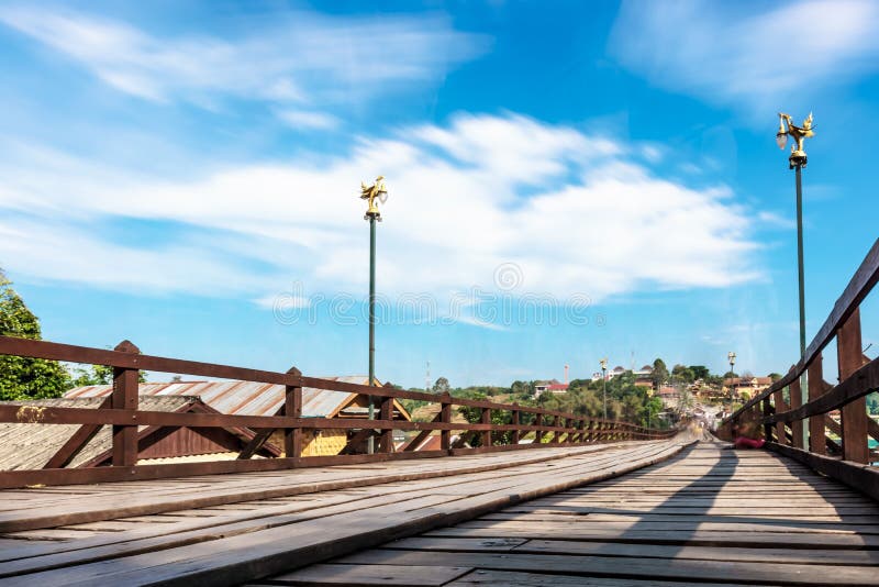 Widok Mon Drewniany Most, Sangklaburi Zdjęcie Stock - Obraz złożonej z ...