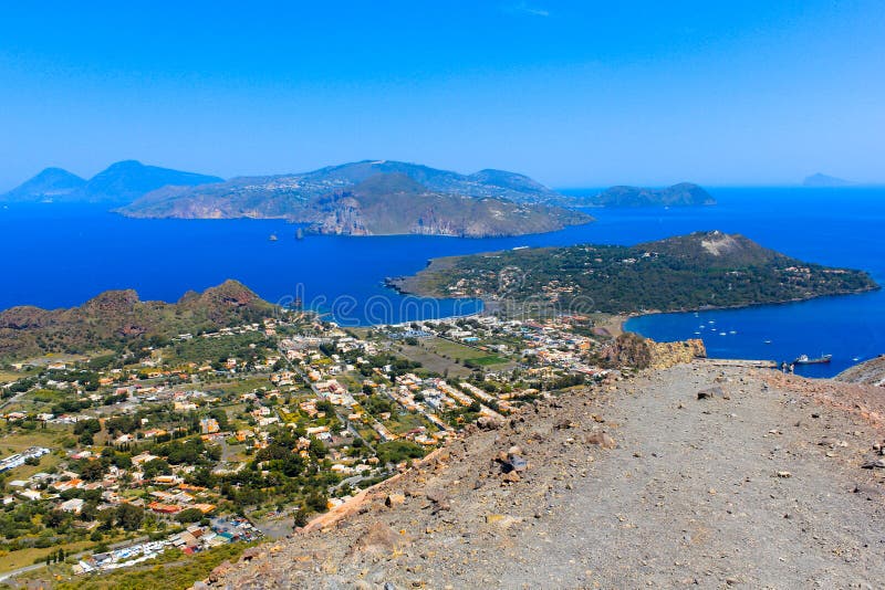 Widok Powulkaniczne Wyspy Z Wierzchu Wulkanu Vulcano Wyspa W Eolowych ...