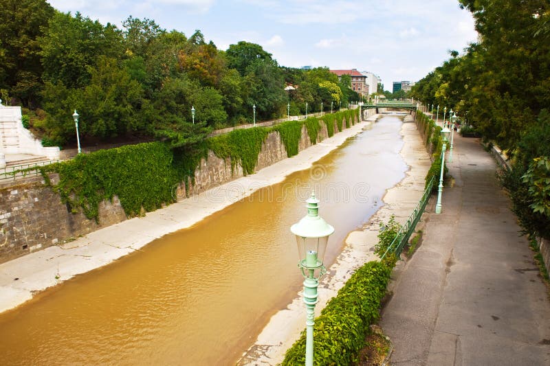 Wien-Fluss Wien stockbild. Bild von park, pfad, wasser - 134282993