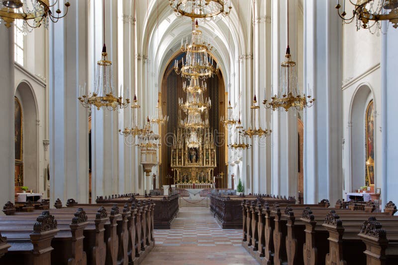 Wien - Kirchenschiff Von Kirche Augustinerkirche Oder Augustinus ...