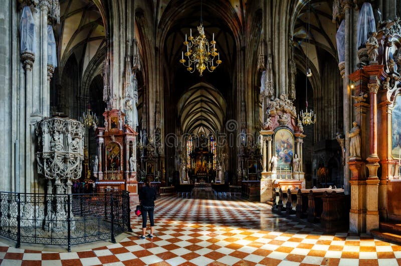 Innenraum Von Stephansdom in Wien Stockbild - Bild von hoch, decken ...