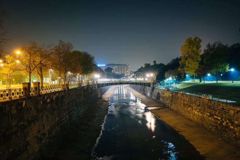 Wienfluss Vienna River Flowing Under the Bridge at Stadtpark, City Park ...