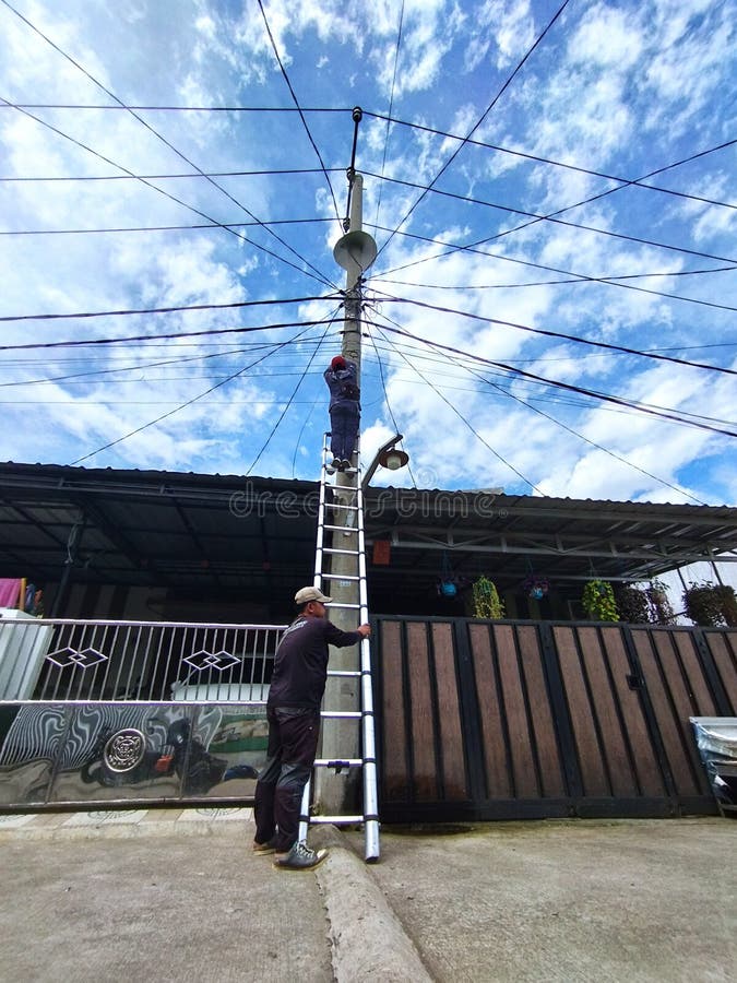 Installer High Quality Internet Stock Photos - Free & Royalty-Free ...