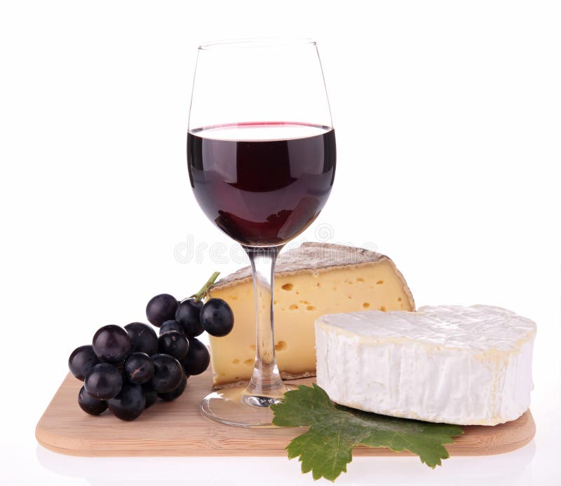 Wijn En Kaas Op Wit Foto. Afbeelding: 2374127