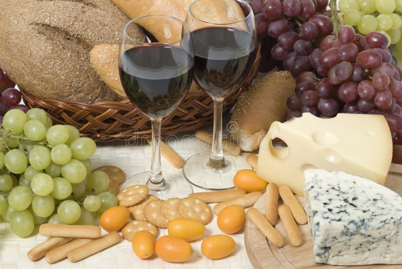 Wijn, Brood. Kaas, Fruit En Groenten Stock Afbeelding - Image of tomaat ...