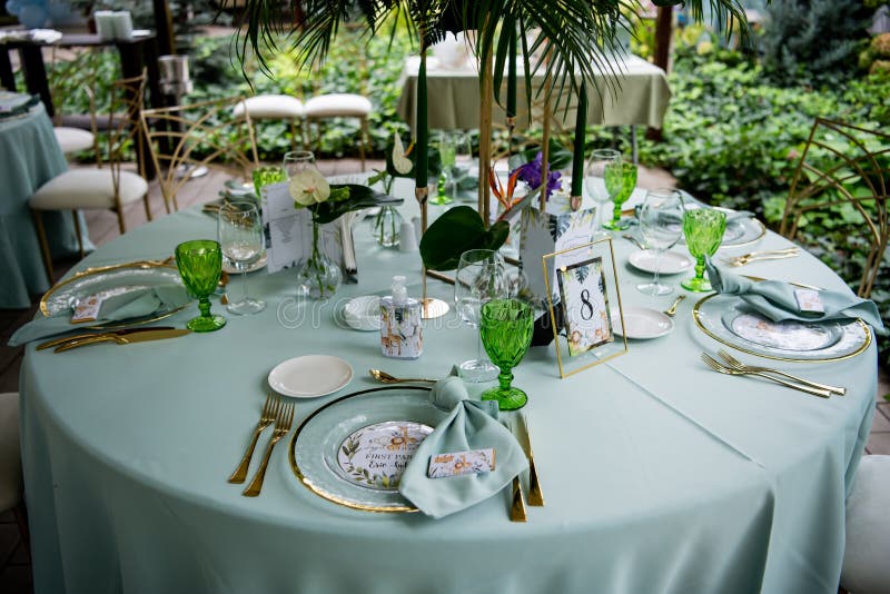 Wild Wedding Decor Table Setting and Flowers. Wedding Flower ...