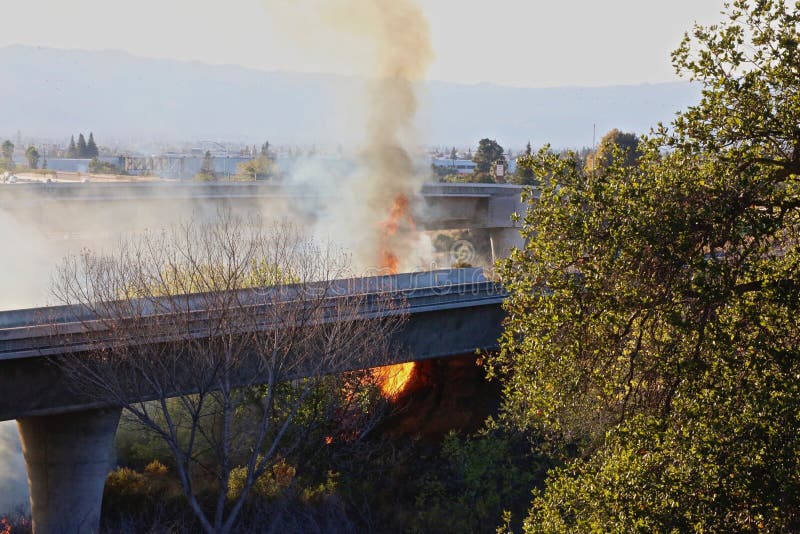 Wildfire California editorial stock image. Image of fire - 62012514