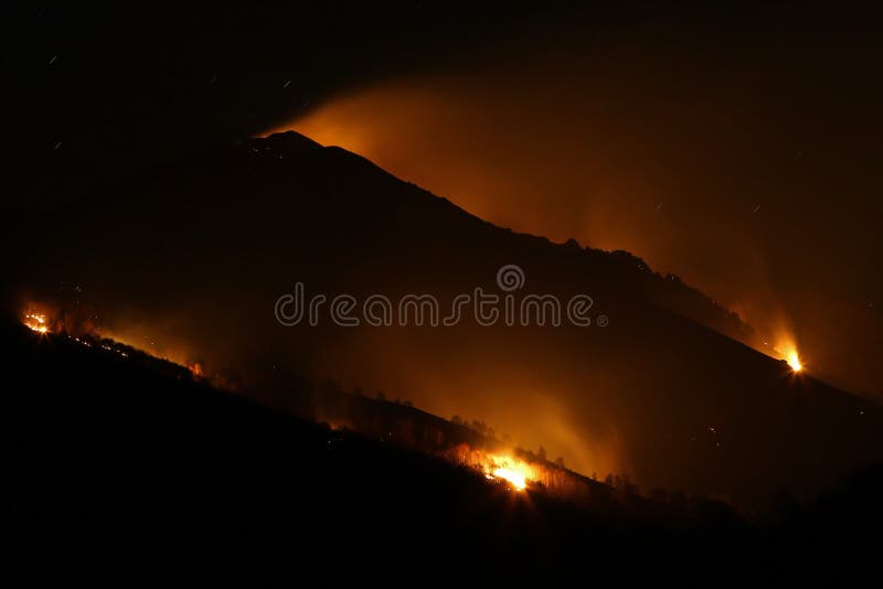 Wildfires at night stock image. Image of forest, battle - 81757225