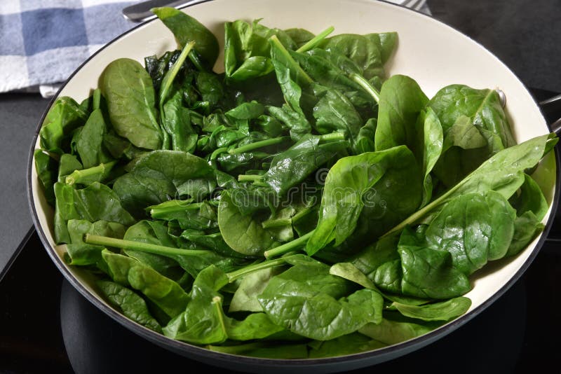 Wilted spinach in a pan stock photo. Image of ingredient - 170053958
