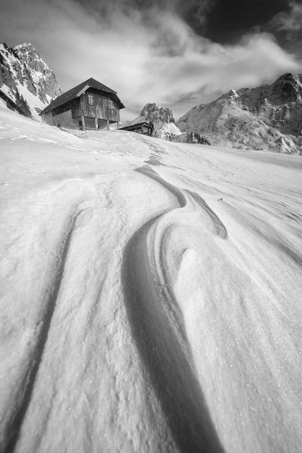 A wave of snow editorial photo. Image of winter, wave - 109748716