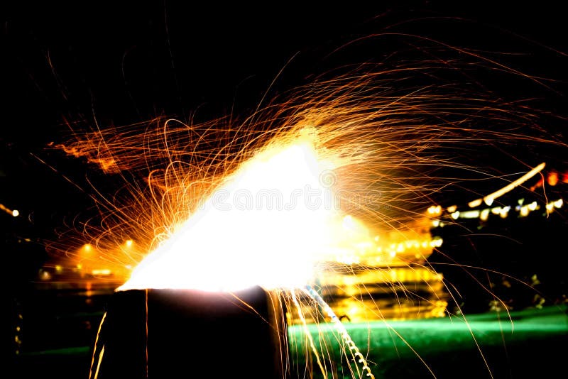 Neujahrs-Explosion stockfoto. Bild von flamme, heftig - 14521688
