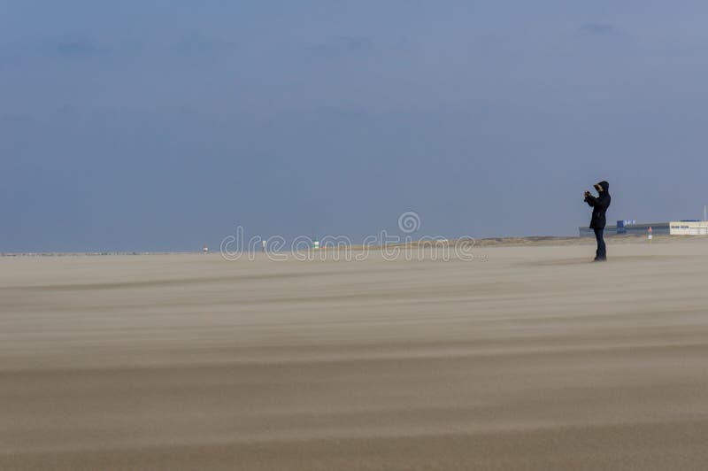 Wind op het strand stock foto. Image of kust, koude, mooi - 67050798