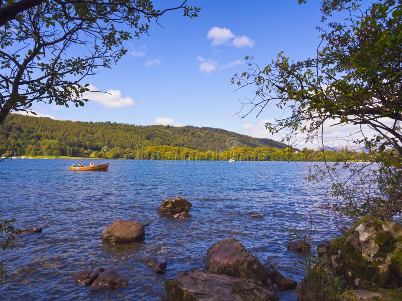 Windermer boating editorial stock image. Image of sailing - 44701854