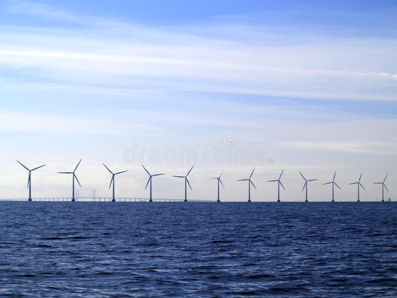 Windkraftanlagestromgeneratorbauernhof Im Meer Stockfoto - Bild von ...
