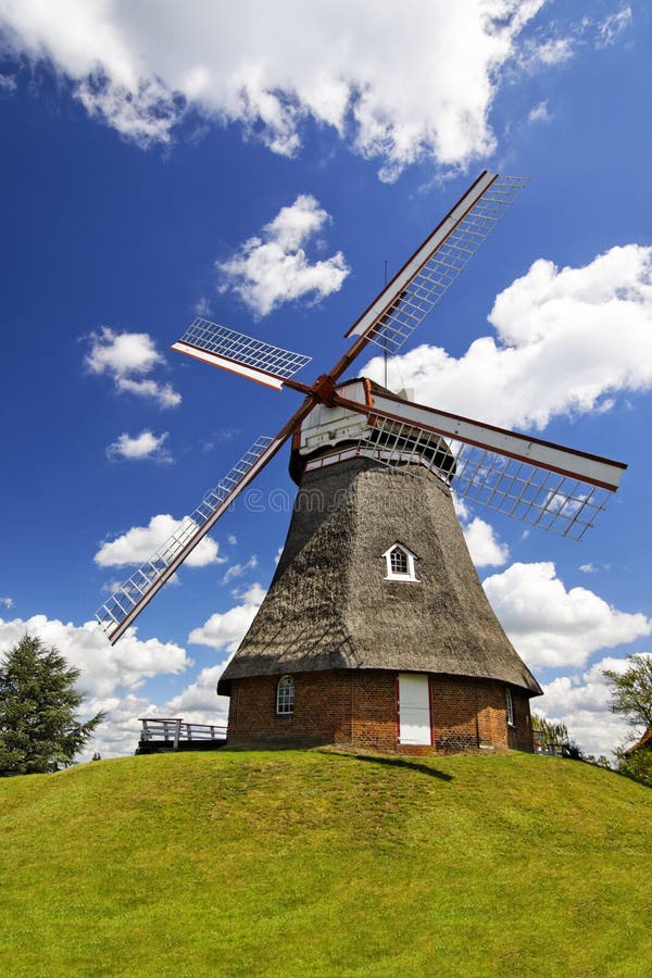 Windmil fotografia stock. Immagine di nubi, ristabilito - 25139074