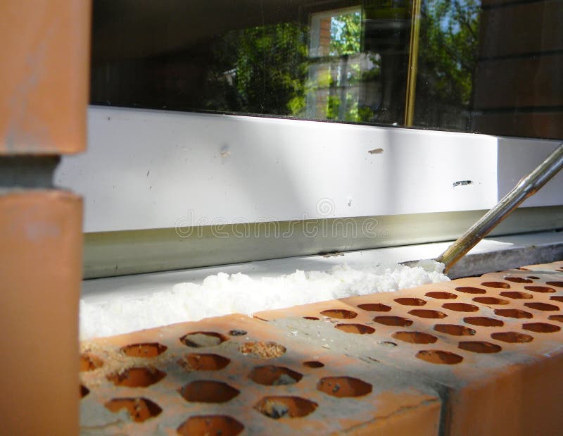 Window Installation: Insulating Window Outside by Filling the Gaps ...