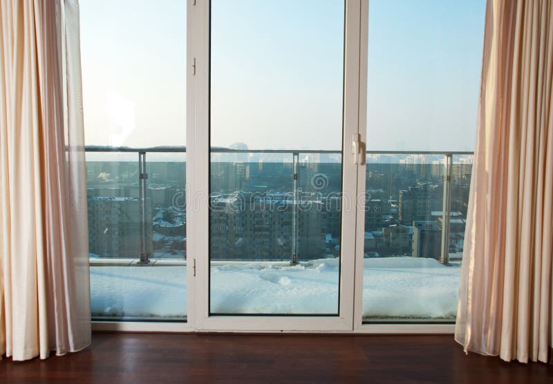 Windows au balcon photo stock. Image du décoration, ville - 18183816