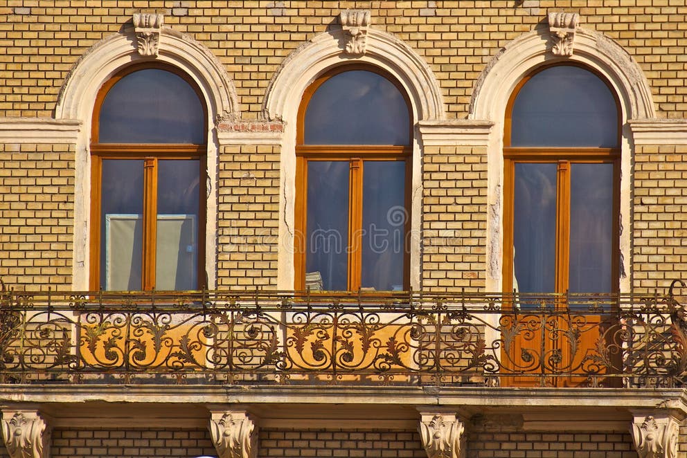 Windows et balcon image stock. Image du architecture - 29535045