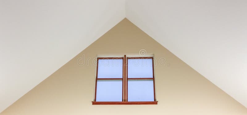 Windows No Pico De Um Teto Arcado Foto de Stock - Imagem de teto ...