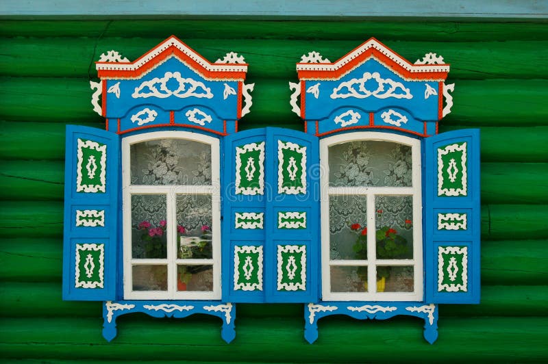 Windows Oder Ein Russisches Landhaus Stockfoto - Bild von blumen ...