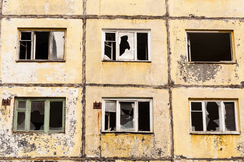 Windows quebrado foto de stock. Imagem de velho, perigo - 101604672