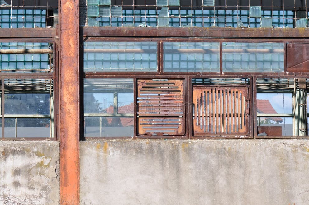 Windows quebrado foto de archivo. Imagen de grande, malo - 117088618