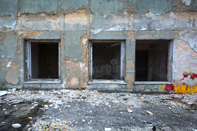 Ventanas abiertas imagen de archivo. Imagen de sucio - 43945259