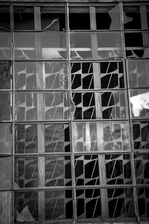 Windows quebrado imagen de archivo. Imagen de interior - 88508393