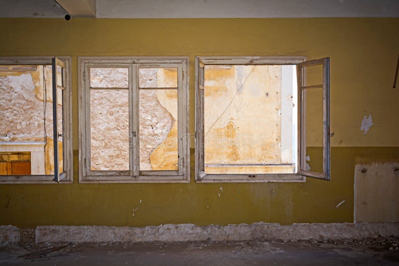 Ventanas abiertas imagen de archivo. Imagen de cielo - 41867063