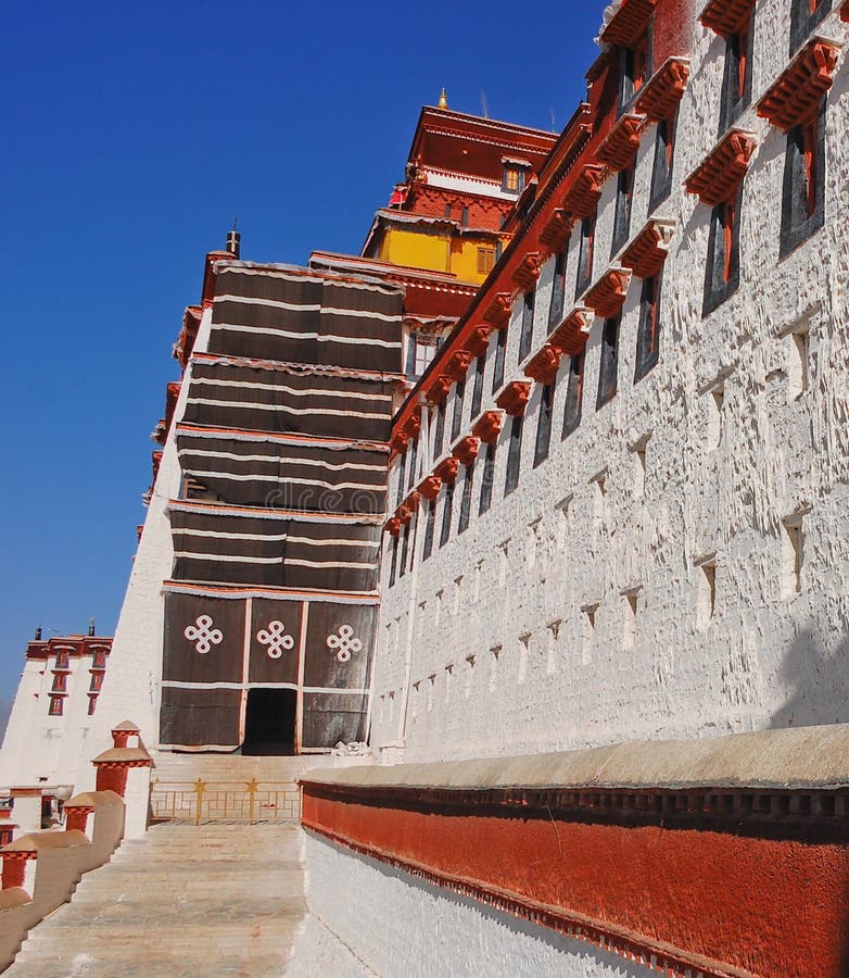 Windows in Row, Potala Palace Stock Photo - Image of dalai, lhasa: 21965390