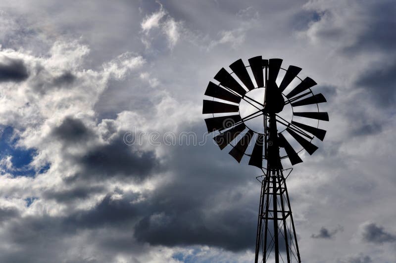 Windpumpe in Der Landschaft Stockfoto - Bild von landwirtschaft ...