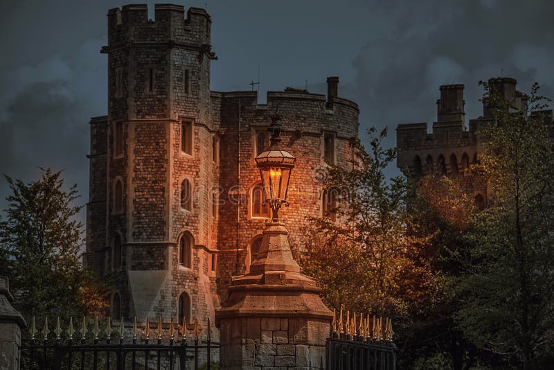 Windsor castle night scene stock image. Image of castle - 40711663