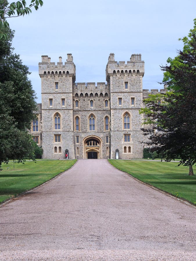 Windsor Castle stock image. Image of driveway, trees - 32915689