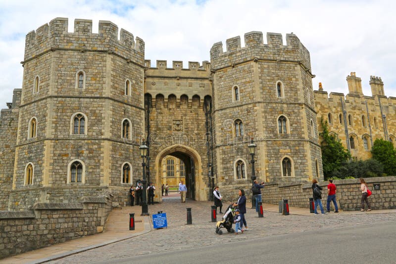 Windsor, Great Britain -May 25, 2016: Windsor Castle, Henry VIII Gate ...