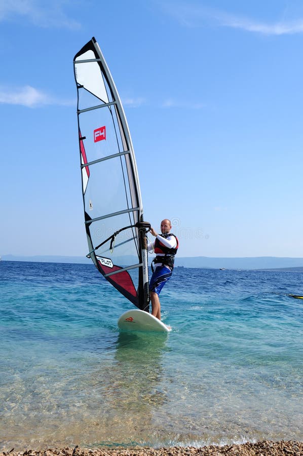 Windsurfer fotografia editoriale. Immagine di surf, mare - 30525167