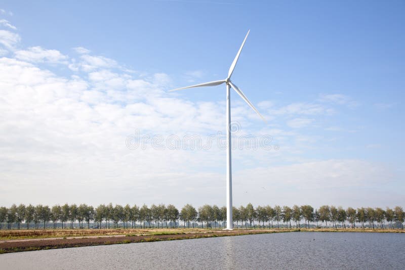 Windturbine En Rij Van Bomen Stock Foto - Image of ecologisch, wolken ...