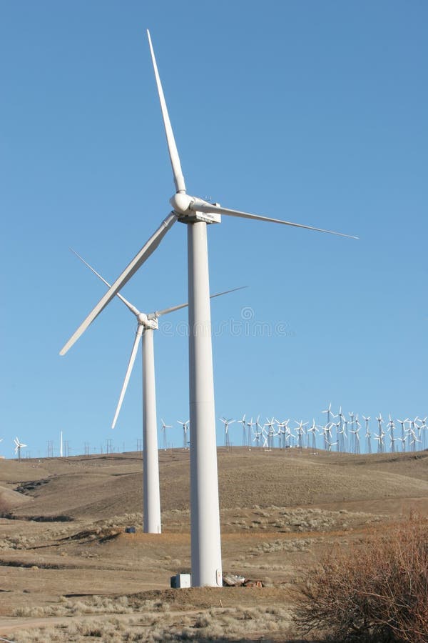 Windturbinen stockfoto. Bild von windturbinen - 2733766