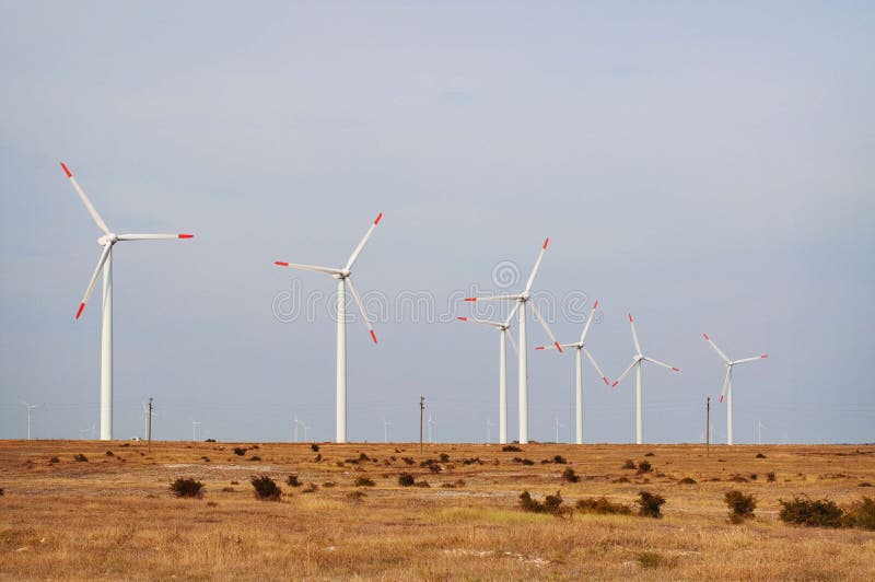 Windturbinen Auf Dem Gebiet Stockfoto - Bild von alternative, leistung ...