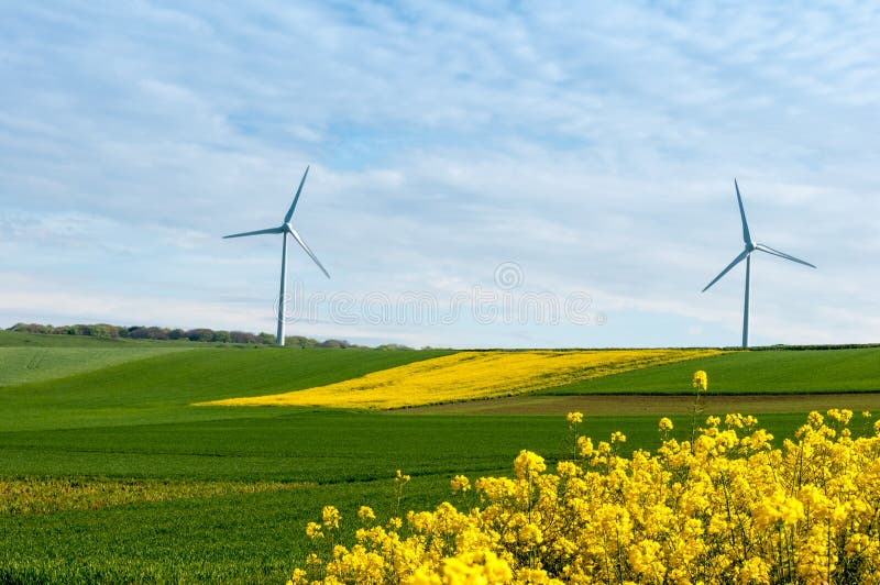 Windturbinen Auf Dem Grünen Gebiet Stockbild - Bild von umwelt, nave ...