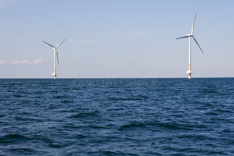 Windturbinen Auf Einem Meer Stockbild - Bild von elektrizität, metall ...