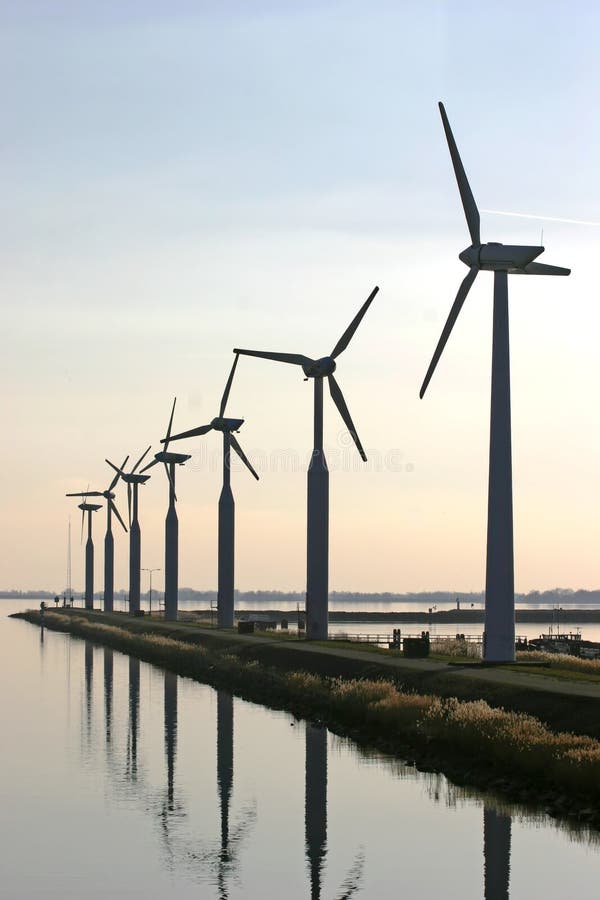 Windturbinen Beim IJsselmeer Stockfoto - Bild von energie, leistung ...
