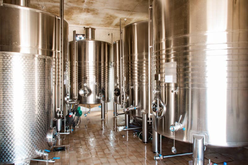 Wine_distillation imagen de archivo. Imagen de equipo - 76171059